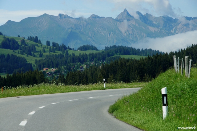 Velo Col des Mosses - Velotour bei Les Chateau d'Oex - myswisstrek